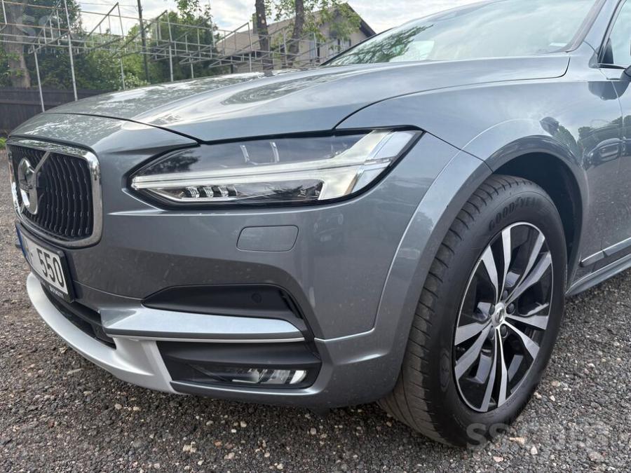 Grey Volvo V90 2019 in Riga, with an engine capacity of 2.00 L and mileage of 0 thousand km for 18170 €, photo 4 on AUTOMOTO.COM.LV