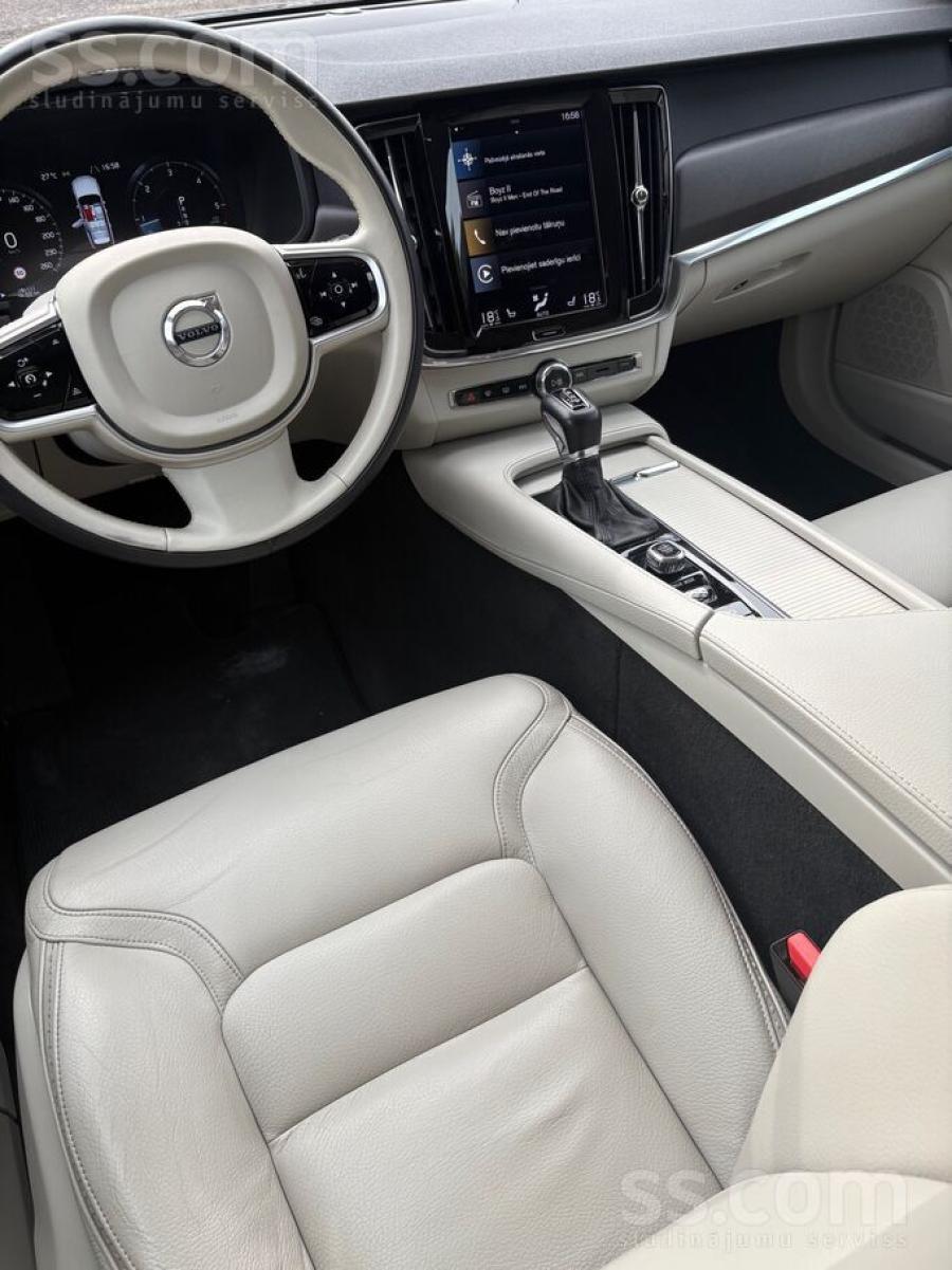 Grey Volvo V90 2019 in Riga, with an engine capacity of 2.00 L and mileage of 0 thousand km for 18170 €, photo 11 on AUTOMOTO.COM.LV