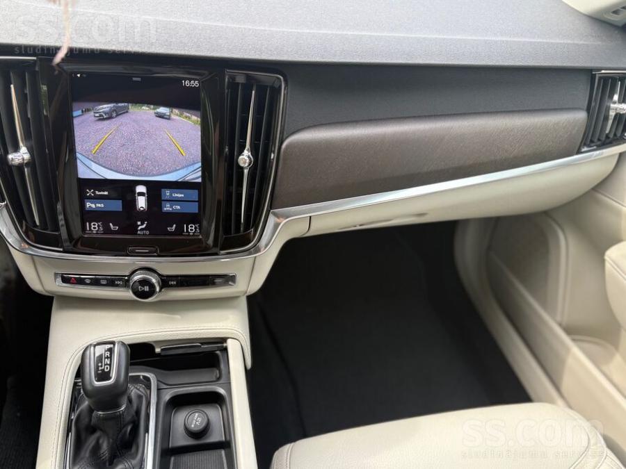 Grey Volvo V90 2019 in Riga, with an engine capacity of 2.00 L and mileage of 0 thousand km for 18170 €, photo 12 on AUTOMOTO.COM.LV