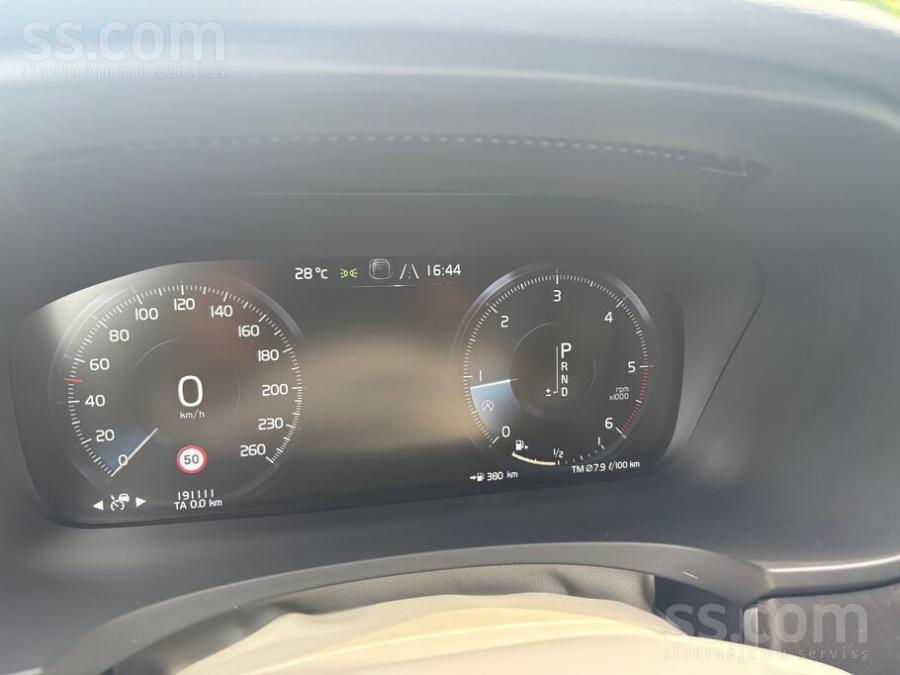 Grey Volvo V90 2019 in Riga, with an engine capacity of 2.00 L and mileage of 0 thousand km for 18170 €, photo 13 on AUTOMOTO.COM.LV