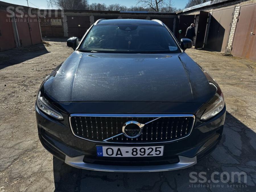 Grey Volvo V90 2019 in Riga, with an engine capacity of 2.00 L and mileage of 270 thousand km for 19800 €, photo 1 on AUTOMOTO.COM.LV