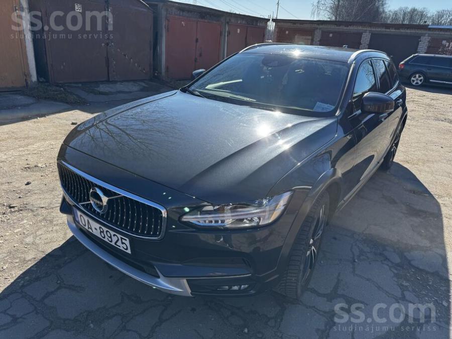 Grey Volvo V90 2019 in Riga, with an engine capacity of 2.00 L and mileage of 270 thousand km for 19800 €, photo 3 on AUTOMOTO.COM.LV