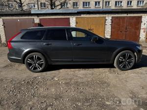 Grey Volvo V90 2019 in Riga, with an engine capacity of 2.00 L and mileage of 270 thousand km for 19800 €, photo 4 on AUTOMOTO.COM.LV