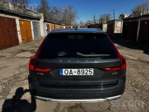 Grey Volvo V90 2019 in Riga, with an engine capacity of 2.00 L and mileage of 270 thousand km for 19800 €, photo 6 on AUTOMOTO.COM.LV