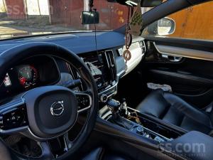 Grey Volvo V90 2019 in Riga, with an engine capacity of 2.00 L and mileage of 270 thousand km for 19800 €, photo 10 on AUTOMOTO.COM.LV