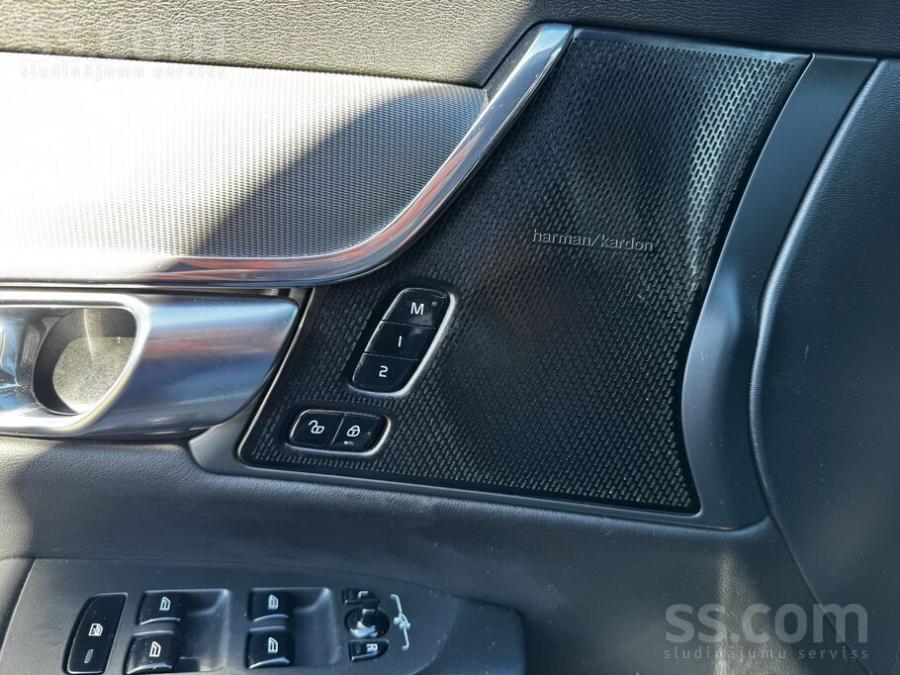 Grey Volvo V90 2019 in Riga, with an engine capacity of 2.00 L and mileage of 270 thousand km for 19800 €, photo 14 on AUTOMOTO.COM.LV