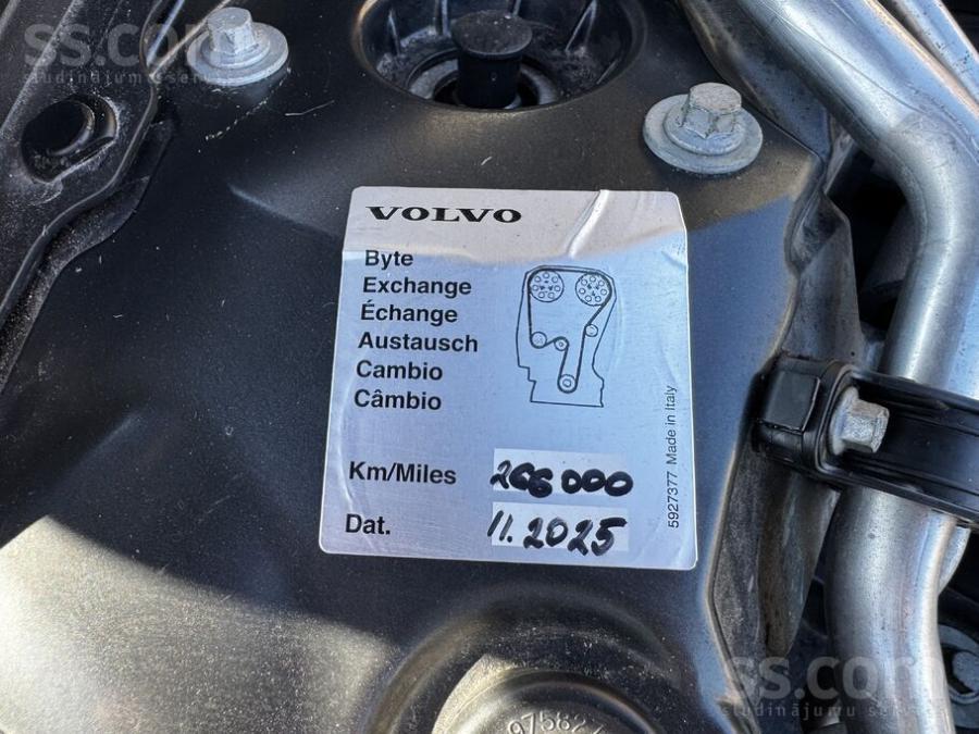 Grey Volvo V90 2019 in Riga, with an engine capacity of 2.00 L and mileage of 270 thousand km for 19800 €, photo 16 on AUTOMOTO.COM.LV