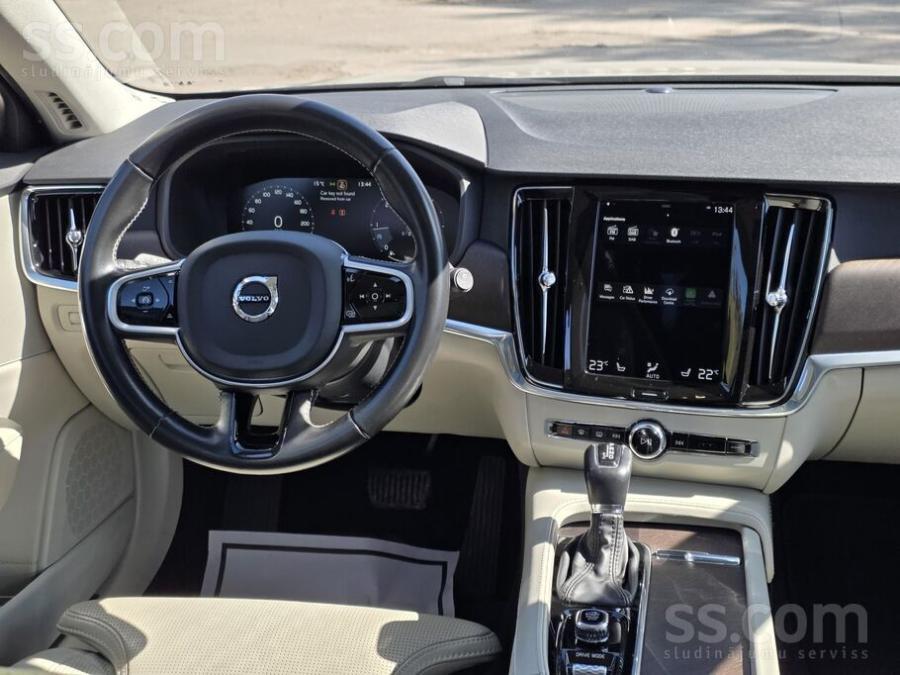 Pelēks Volvo V90 2019 Rīga, ar dzinēja tilpumu 2.00 L un nobraukumu 0 tūkst. km par 18350 €, foto 4 vietnē AUTOMOTO.COM.LV