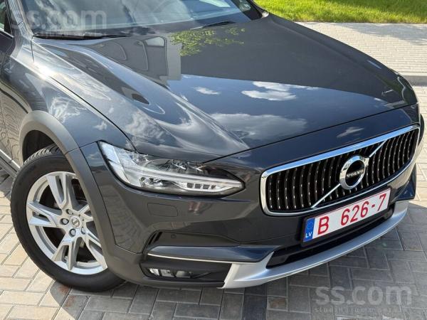 Grey Volvo V90 2019 in Riga, with an engine capacity of 2.00 L and mileage of 407 thousand km for 15999 €, photo 9 on AUTOMOTO.COM.LV
