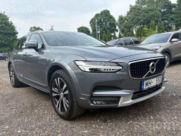 Grey Volvo V90 2019 in Riga, with an engine capacity of 2.00 L and mileage of 0 thousand km for 17800 €, photo 8 on AUTOMOTO.COM.LV