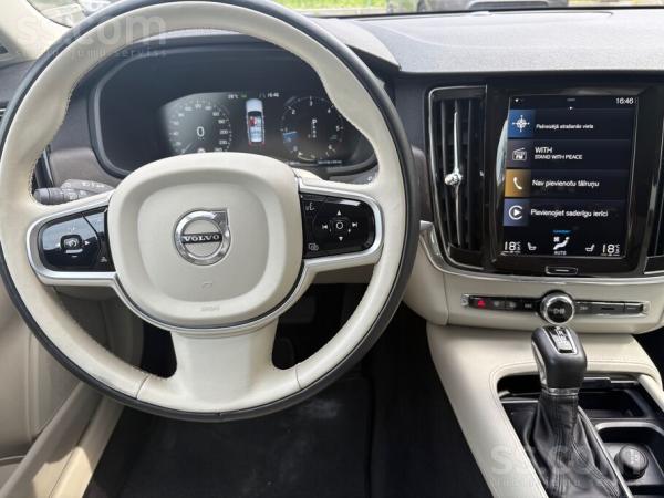 Grey Volvo V90 2019 in Riga, with an engine capacity of 2.00 L and mileage of 0 thousand km for 17800 €, photo 9 on AUTOMOTO.COM.LV