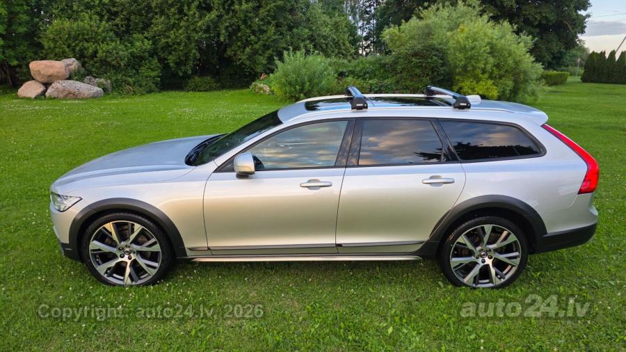 Grey Volvo V90 2019 in Tallinn, with an engine capacity of 2.00 L and mileage of 217 thousand km for 28500 €, photo 7 on AUTOMOTO.COM.LV