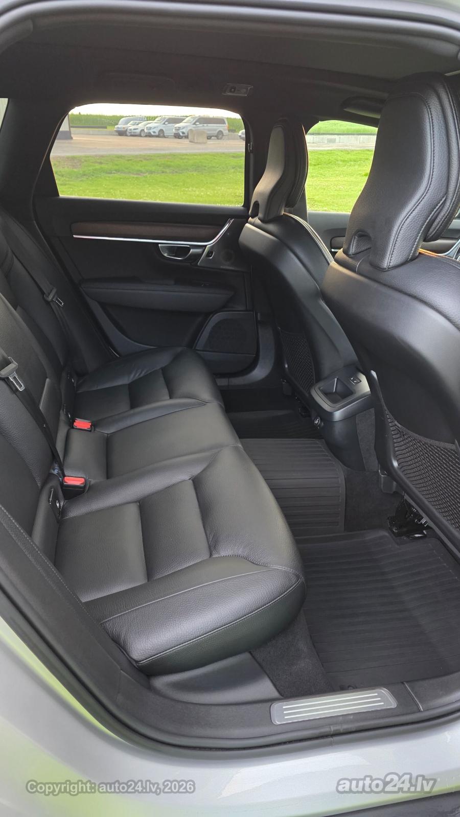 Grey Volvo V90 2019 in Tallinn, with an engine capacity of 2.00 L and mileage of 217 thousand km for 28500 €, photo 9 on AUTOMOTO.COM.LV