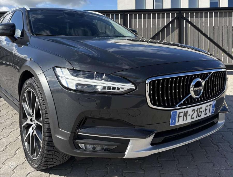 Pelēks Volvo V90 2019 Kauņa, ar dzinēja tilpumu 1.97 L un nobraukumu 270 tūkst. km par 18999 €, foto 3 vietnē AUTOMOTO.COM.LV