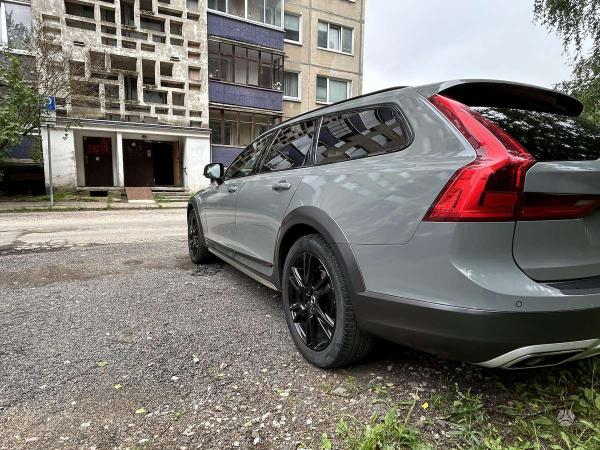 Pelēks Volvo V90 2019 Viļņa, ar dzinēja tilpumu 1.97 L un nobraukumu 588 tūkst. km par 15600 €, foto 1 vietnē AUTOMOTO.COM.LV