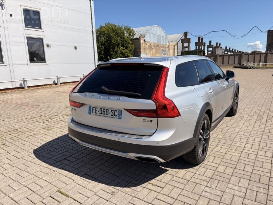 Pelēks Volvo V90 2019 Ventspils, ar dzinēja tilpumu 2.00 L un nobraukumu 260 tūkst. km par 17500 €, foto 5 vietnē AUTOMOTO.COM.LV