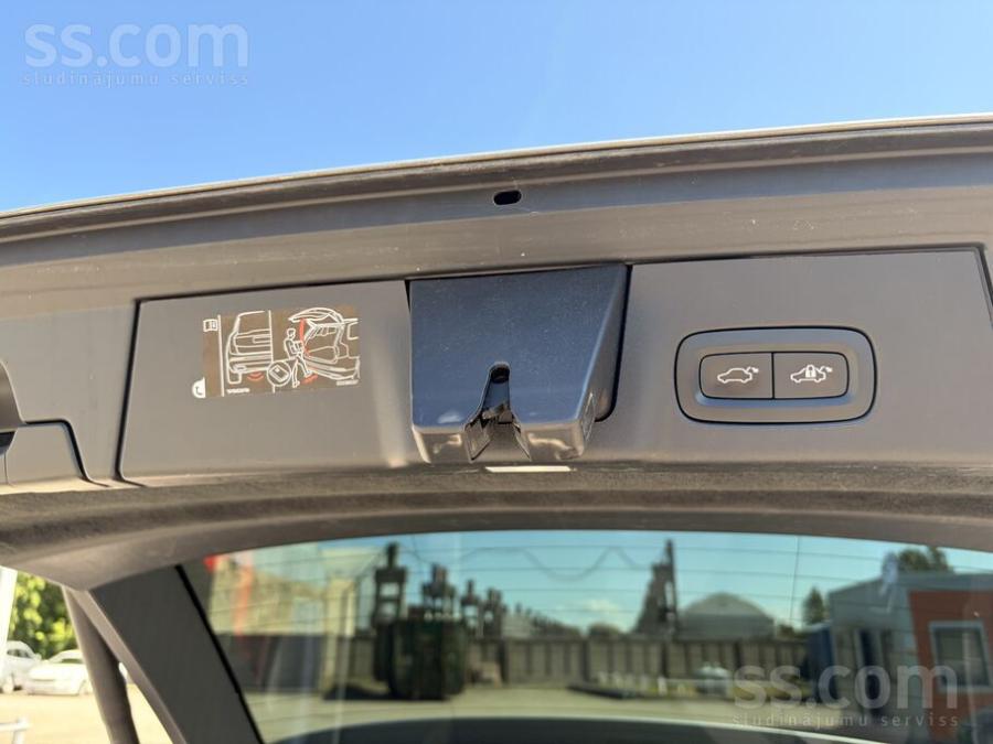 Pelēks Volvo V90 2019 Ventspils, ar dzinēja tilpumu 2.00 L un nobraukumu 260 tūkst. km par 17500 €, foto 15 vietnē AUTOMOTO.COM.LV