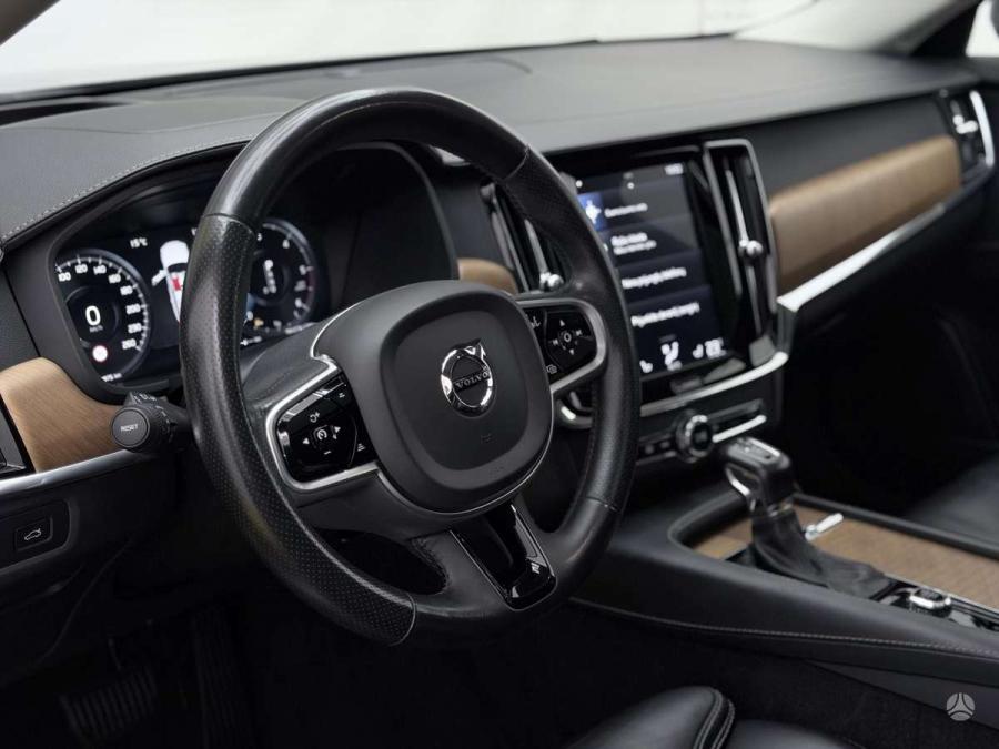 Pelēks Volvo V90 2019 Viļņa, ar dzinēja tilpumu 2.00 L un nobraukumu 235 tūkst. km par 18000 €, foto 10 vietnē AUTOMOTO.COM.LV