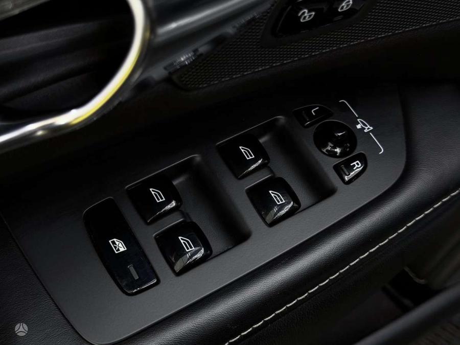 Pelēks Volvo V90 2019 Viļņa, ar dzinēja tilpumu 2.00 L un nobraukumu 235 tūkst. km par 18000 €, foto 24 vietnē AUTOMOTO.COM.LV