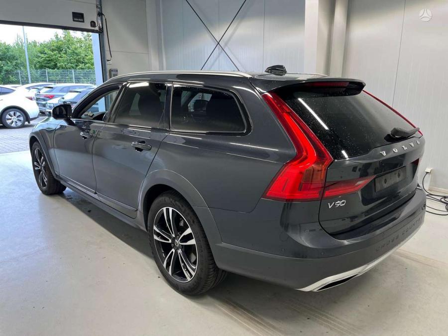 Pelēks Volvo V90 2019 Viļņa, ar dzinēja tilpumu 1.97 L un nobraukumu 230 tūkst. km par 19990 €, foto 4 vietnē AUTOMOTO.COM.LV