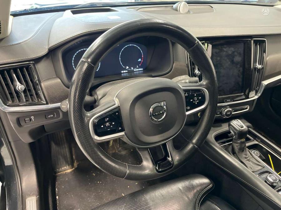 Pelēks Volvo V90 2019 Viļņa, ar dzinēja tilpumu 1.97 L un nobraukumu 230 tūkst. km par 19990 €, foto 7 vietnē AUTOMOTO.COM.LV
