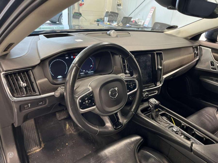 Pelēks Volvo V90 2019 Viļņa, ar dzinēja tilpumu 1.97 L un nobraukumu 230 tūkst. km par 19990 €, foto 13 vietnē AUTOMOTO.COM.LV