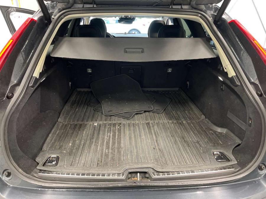 Pelēks Volvo V90 2019 Viļņa, ar dzinēja tilpumu 1.97 L un nobraukumu 230 tūkst. km par 19990 €, foto 17 vietnē AUTOMOTO.COM.LV