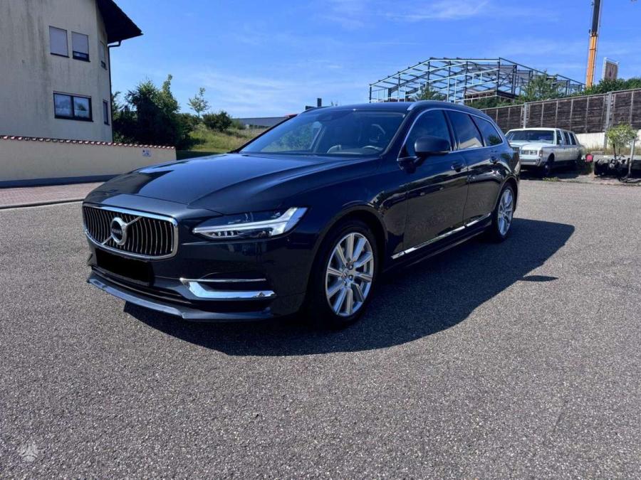 Grey Volvo V90 2019 in Vilnius, with an engine capacity of 1.97 L and mileage of 94 thousand km for 26000 €, photo 1 on AUTOMOTO.COM.LV