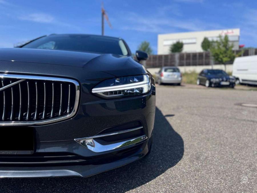 Grey Volvo V90 2019 in Vilnius, with an engine capacity of 1.97 L and mileage of 94 thousand km for 26000 €, photo 4 on AUTOMOTO.COM.LV