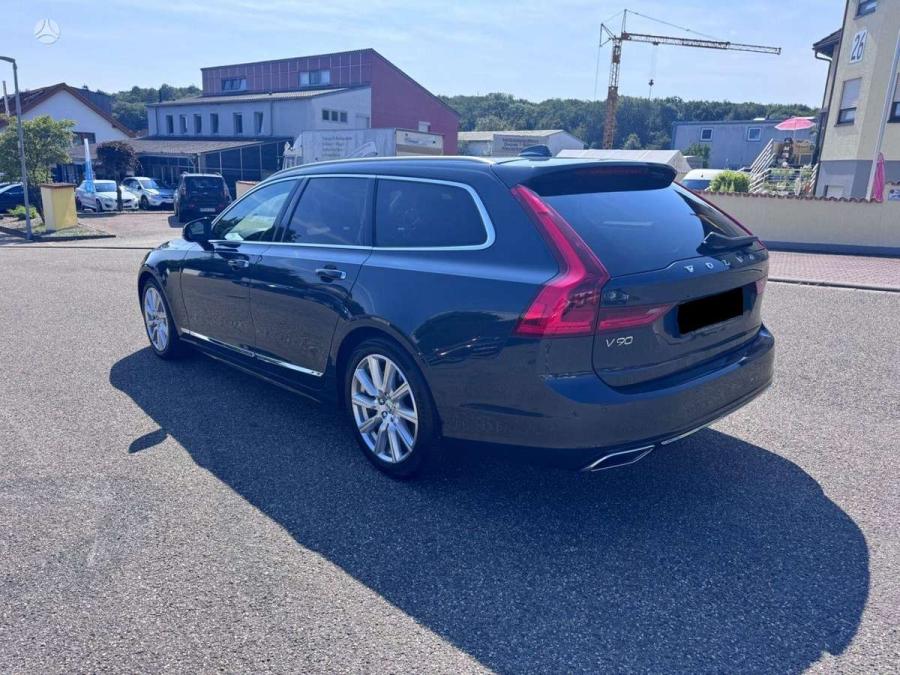Grey Volvo V90 2019 in Vilnius, with an engine capacity of 1.97 L and mileage of 94 thousand km for 26000 €, photo 5 on AUTOMOTO.COM.LV