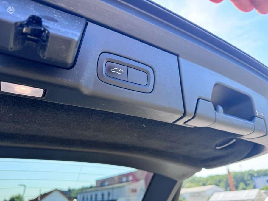 Grey Volvo V90 2019 in Vilnius, with an engine capacity of 1.97 L and mileage of 94 thousand km for 26000 €, photo 10 on AUTOMOTO.COM.LV