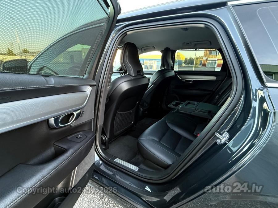 Grey Volvo V90 2019 in Tartu, with an engine capacity of 2.00 L and mileage of 268 thousand km for 16499 €, photo 19 on AUTOMOTO.COM.LV