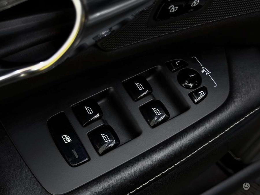 Pelēks Volvo V90 2019 Viļņa, ar dzinēja tilpumu 2.00 L un nobraukumu 235 tūkst. km par 16700 €, foto 24 vietnē AUTOMOTO.COM.LV