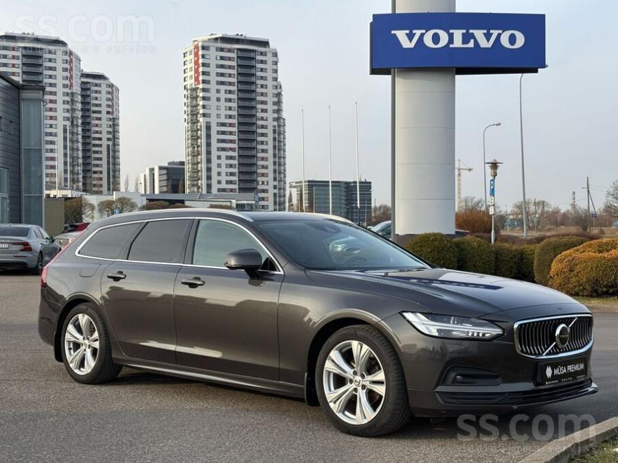 Grey Volvo V90 2020 in Riga, with an engine capacity of 2.00 L and mileage of 166 thousand km for 26900 €, photo 1 on AUTOMOTO.COM.LV
