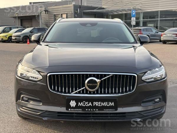Grey Volvo V90 2020 in Riga, with an engine capacity of 2.00 L and mileage of 166 thousand km for 26900 €, photo 2 on AUTOMOTO.COM.LV