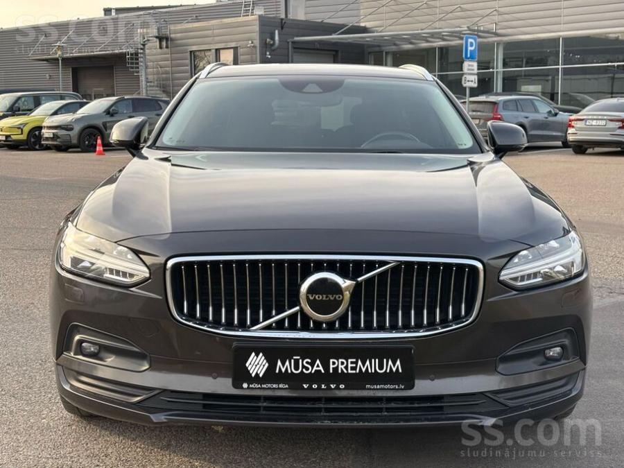Grey Volvo V90 2020 in Riga, with an engine capacity of 2.00 L and mileage of 166 thousand km for 26900 €, photo 2 on AUTOMOTO.COM.LV
