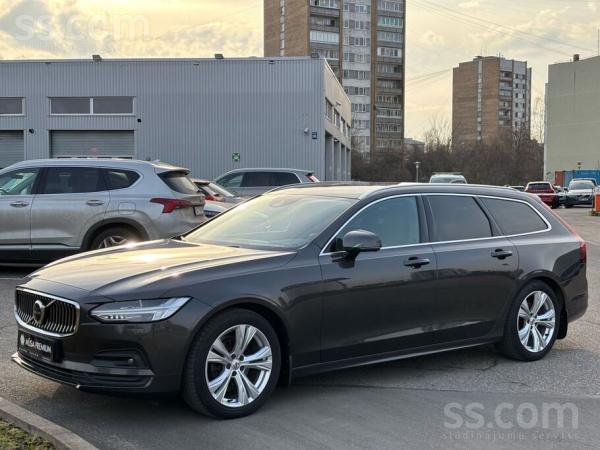Grey Volvo V90 2020 in Riga, with an engine capacity of 2.00 L and mileage of 166 thousand km for 26900 €, photo 3 on AUTOMOTO.COM.LV