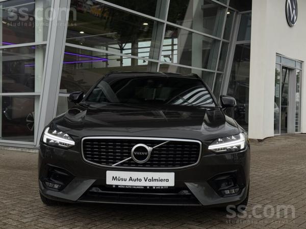 Grey Volvo V90 2020 in Valmiera, with an engine capacity of 2.00 L and mileage of 183 thousand km for 23500 €, photo 2 on AUTOMOTO.COM.LV