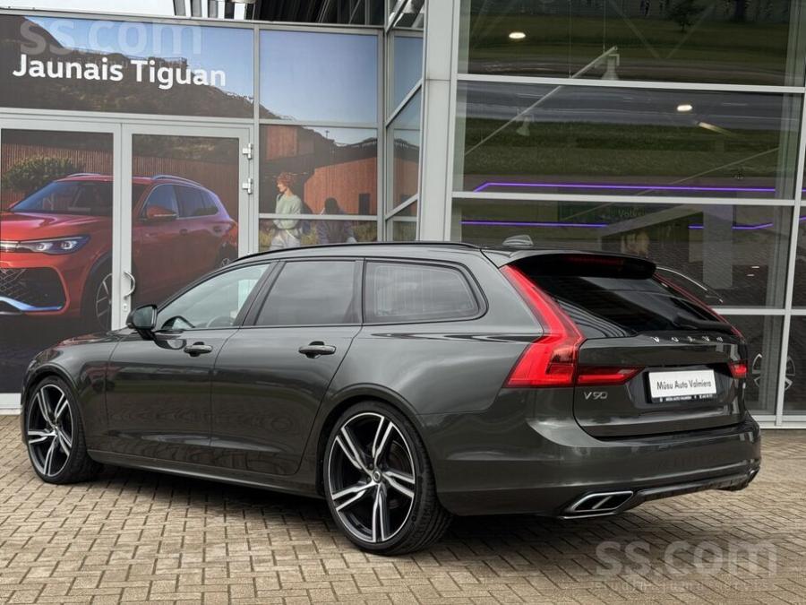 Grey Volvo V90 2020 in Valmiera, with an engine capacity of 2.00 L and mileage of 183 thousand km for 23500 €, photo 4 on AUTOMOTO.COM.LV