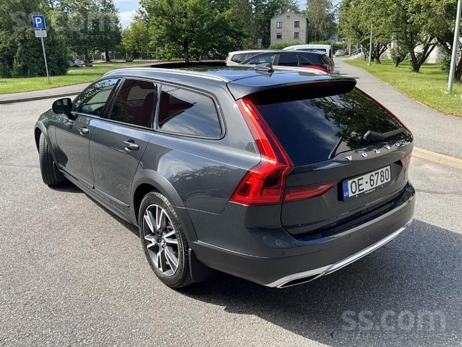 Grey Volvo V90 2020 in Riga, with an engine capacity of 2.00 L and mileage of 108 thousand km for 25500 €, photo 4 on AUTOMOTO.COM.LV