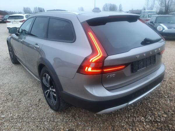 Grey Volvo V90 2020 in Tartu, with an engine capacity of 2.00 L and mileage of 196 thousand km for 25500 €, photo 3 on AUTOMOTO.COM.LV