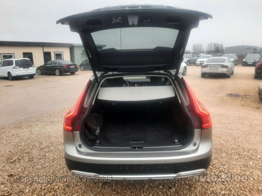 Grey Volvo V90 2020 in Tartu, with an engine capacity of 2.00 L and mileage of 196 thousand km for 25500 €, photo 4 on AUTOMOTO.COM.LV