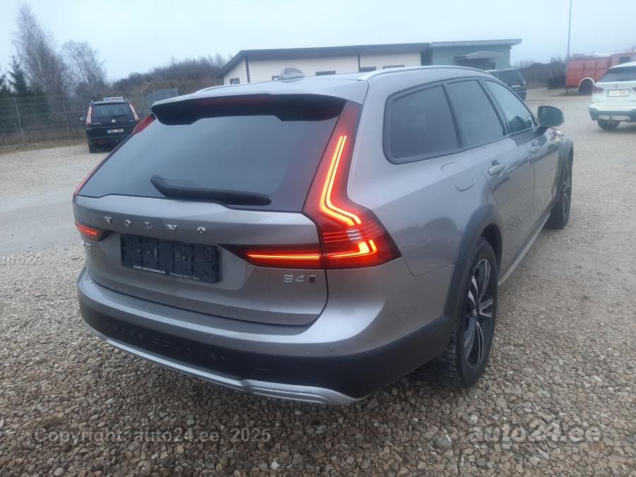 Grey Volvo V90 2020 in Tartu, with an engine capacity of 2.00 L and mileage of 196 thousand km for 25500 €, photo 8 on AUTOMOTO.COM.LV