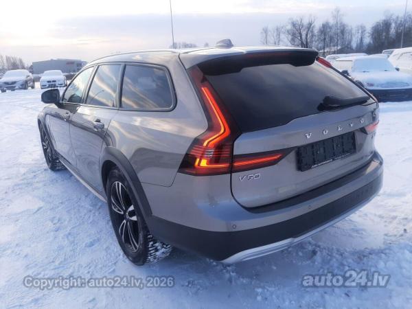 Grey Volvo V90 2020 in Tartu, with an engine capacity of 2.00 L and mileage of 196 thousand km for 24590 €, photo 3 on AUTOMOTO.COM.LV