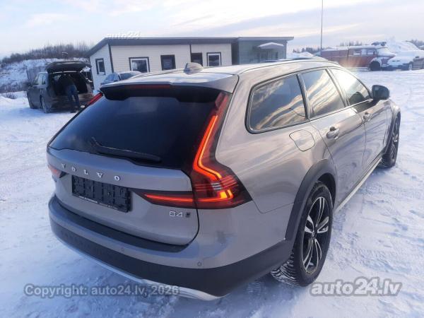 Grey Volvo V90 2020 in Tartu, with an engine capacity of 2.00 L and mileage of 196 thousand km for 24590 €, photo 9 on AUTOMOTO.COM.LV