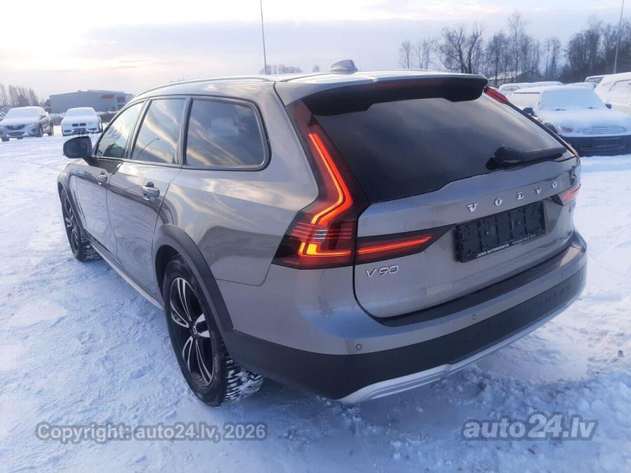 Grey Volvo V90 2020 in Tartu, with an engine capacity of 2.00 L and mileage of 196 thousand km for 24590 €, photo 3 on AUTOMOTO.COM.LV