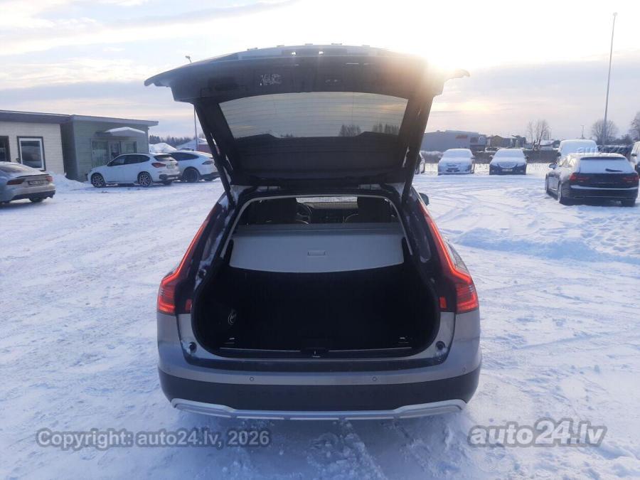 Grey Volvo V90 2020 in Tartu, with an engine capacity of 2.00 L and mileage of 196 thousand km for 24590 €, photo 5 on AUTOMOTO.COM.LV