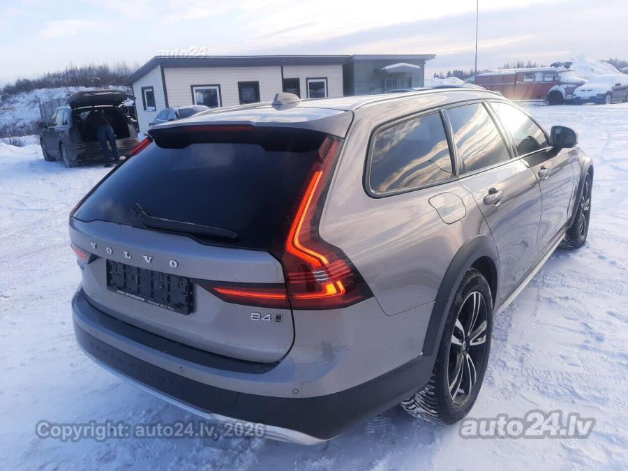 Grey Volvo V90 2020 in Tartu, with an engine capacity of 2.00 L and mileage of 196 thousand km for 24590 €, photo 9 on AUTOMOTO.COM.LV