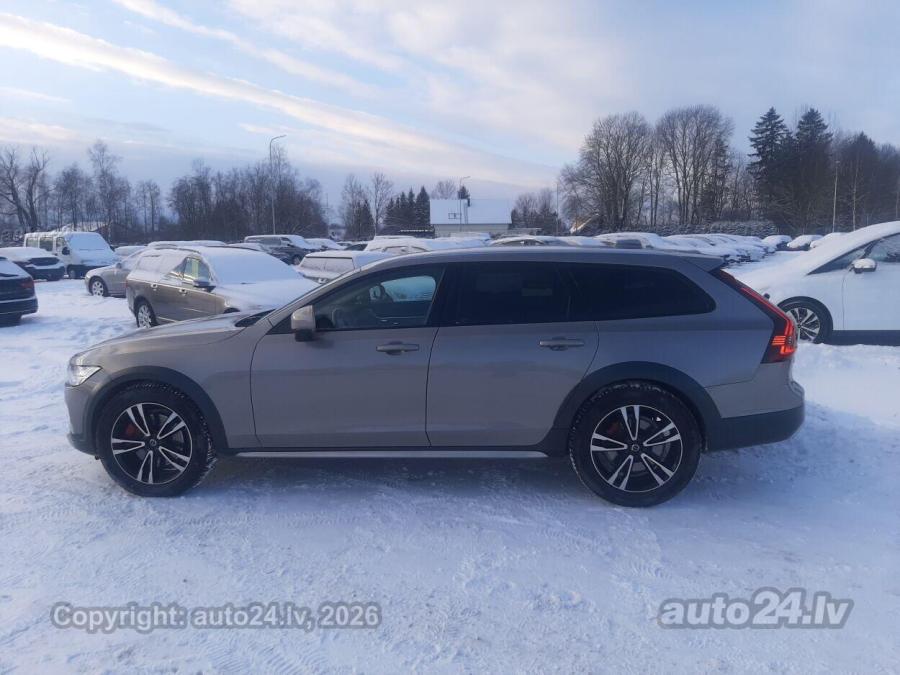 Grey Volvo V90 2020 in Tartu, with an engine capacity of 2.00 L and mileage of 196 thousand km for 24590 €, photo 11 on AUTOMOTO.COM.LV