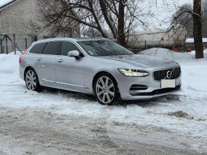 Grey Volvo V90 2020 in Vilnius, with an engine capacity of 1.97 L and mileage of 304 thousand km for 14500 €, photo 3 on AUTOMOTO.COM.LV